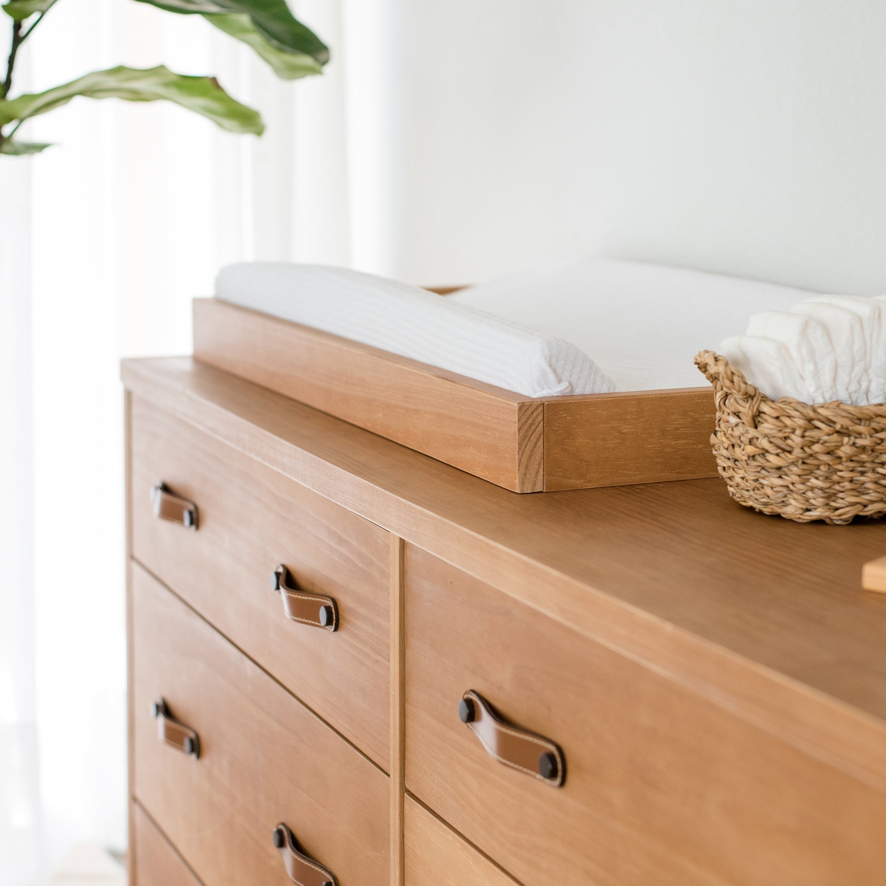 Cali Changing Tray in Hazelnut | Simply Nursery